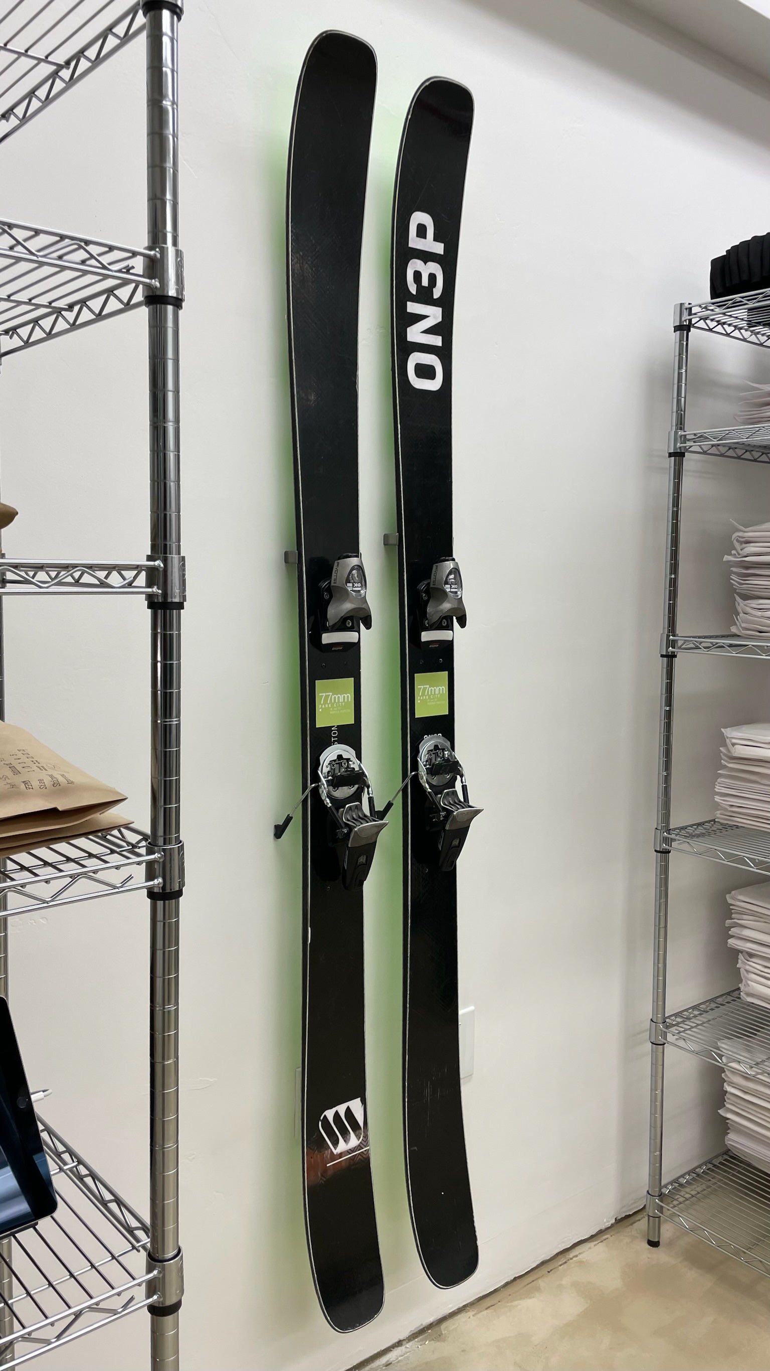black-all-mountain-skis-wall-storage_Hover_Equipment.jpg?v=1762114586